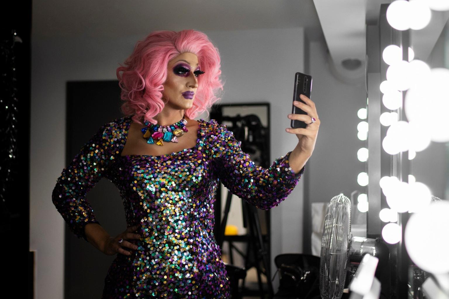 The Fascinating World of Drag Queens: A Deep Dive - My Transgender ...